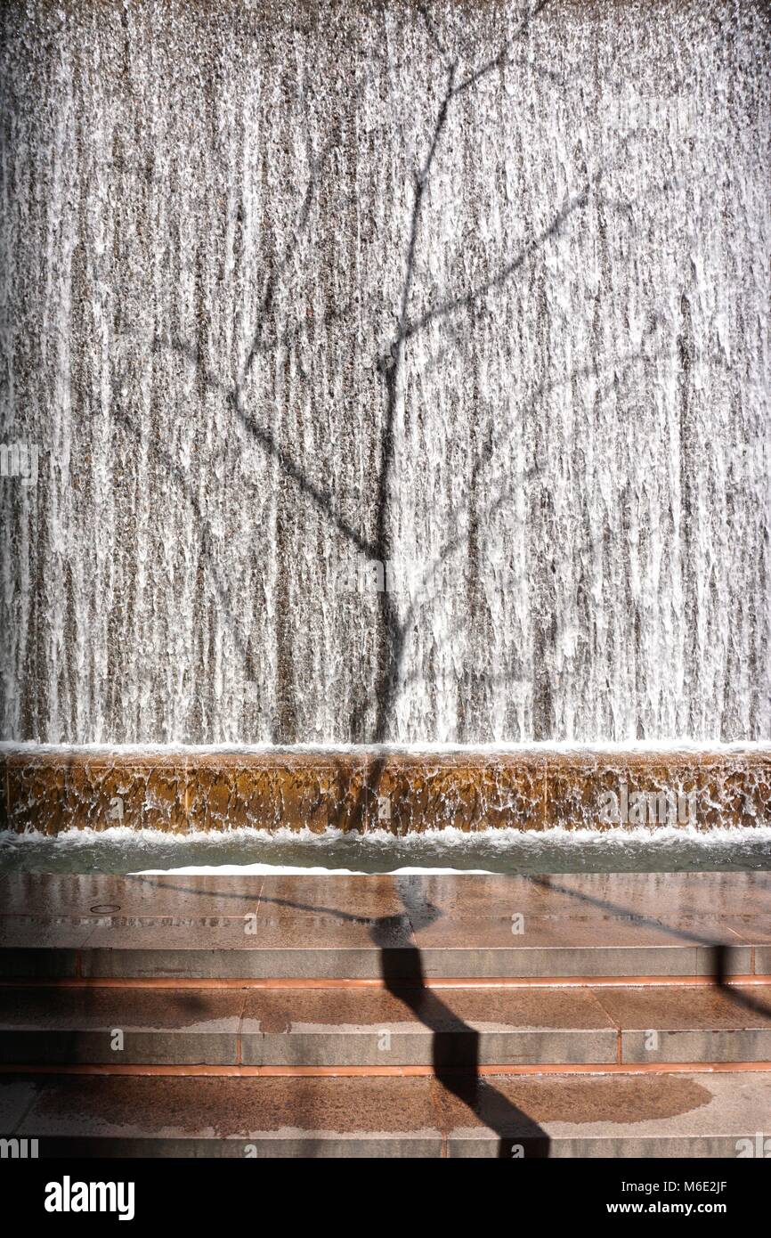 Paley park waterfall new york hi-res stock photography and images - Alamy