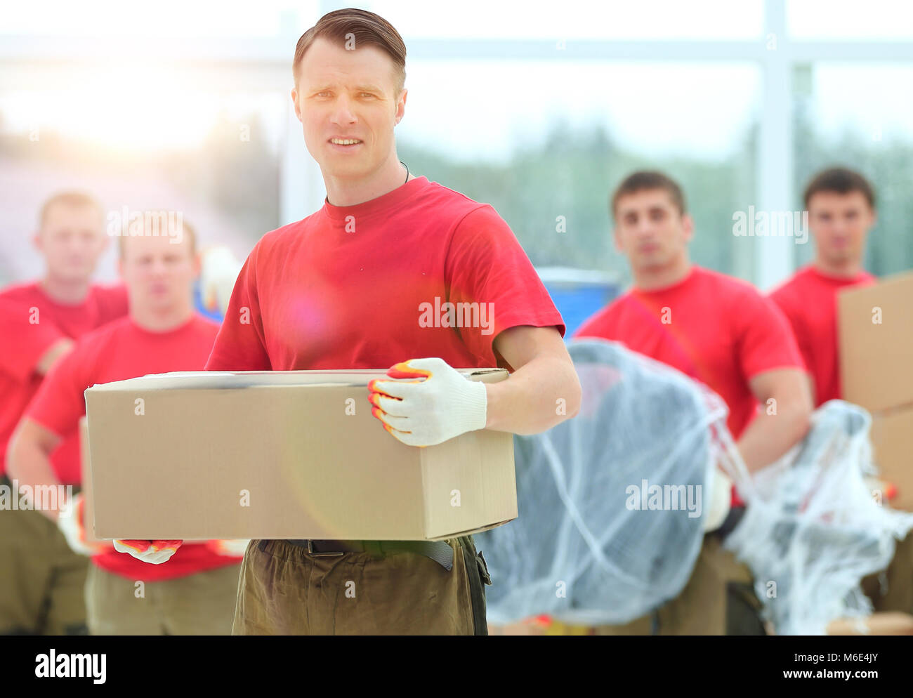 Foreman workers boxes building hi-res stock photography and images - Alamy