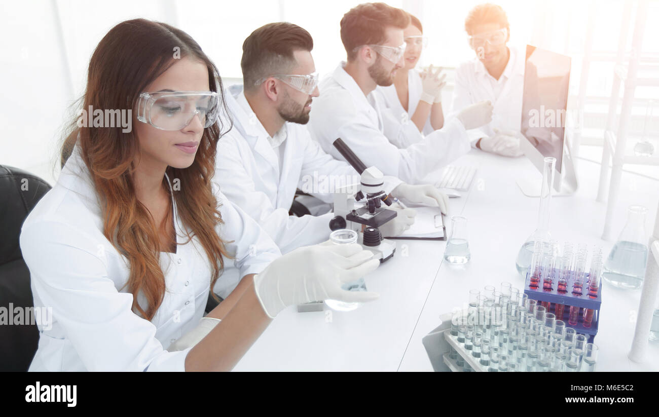group of young scientists working in the laboratory Stock Photo - Alamy