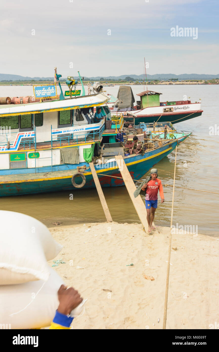 Load transport hi-res stock photography and images - Alamy