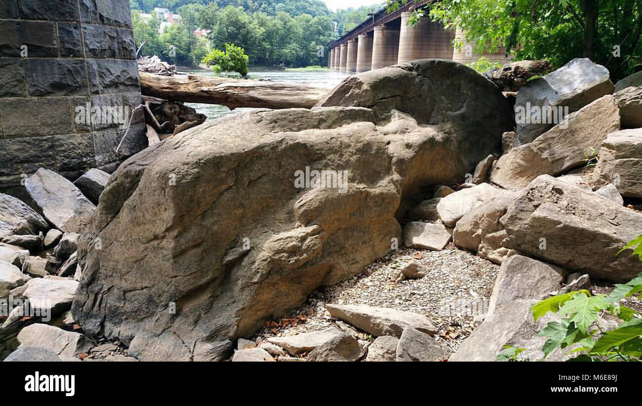 What shape do you see in this large rock formation Stock Photo - Alamy