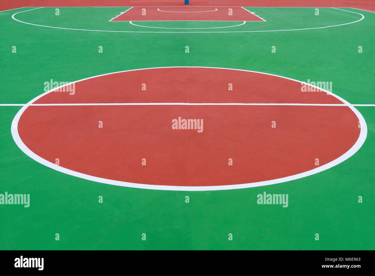 central circle of a basketball court Stock Photo - Alamy