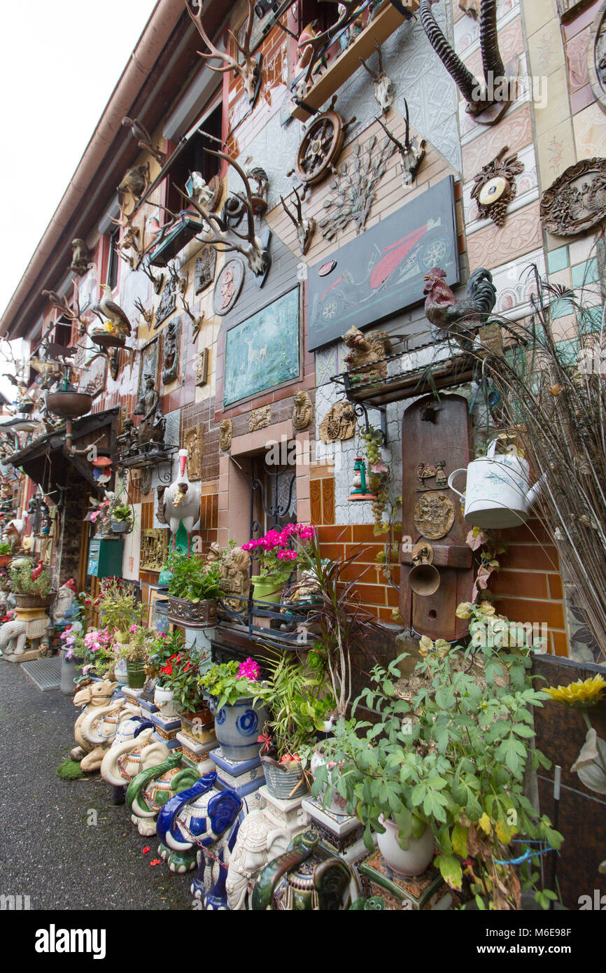 Garish house hi-res stock photography and images - Alamy