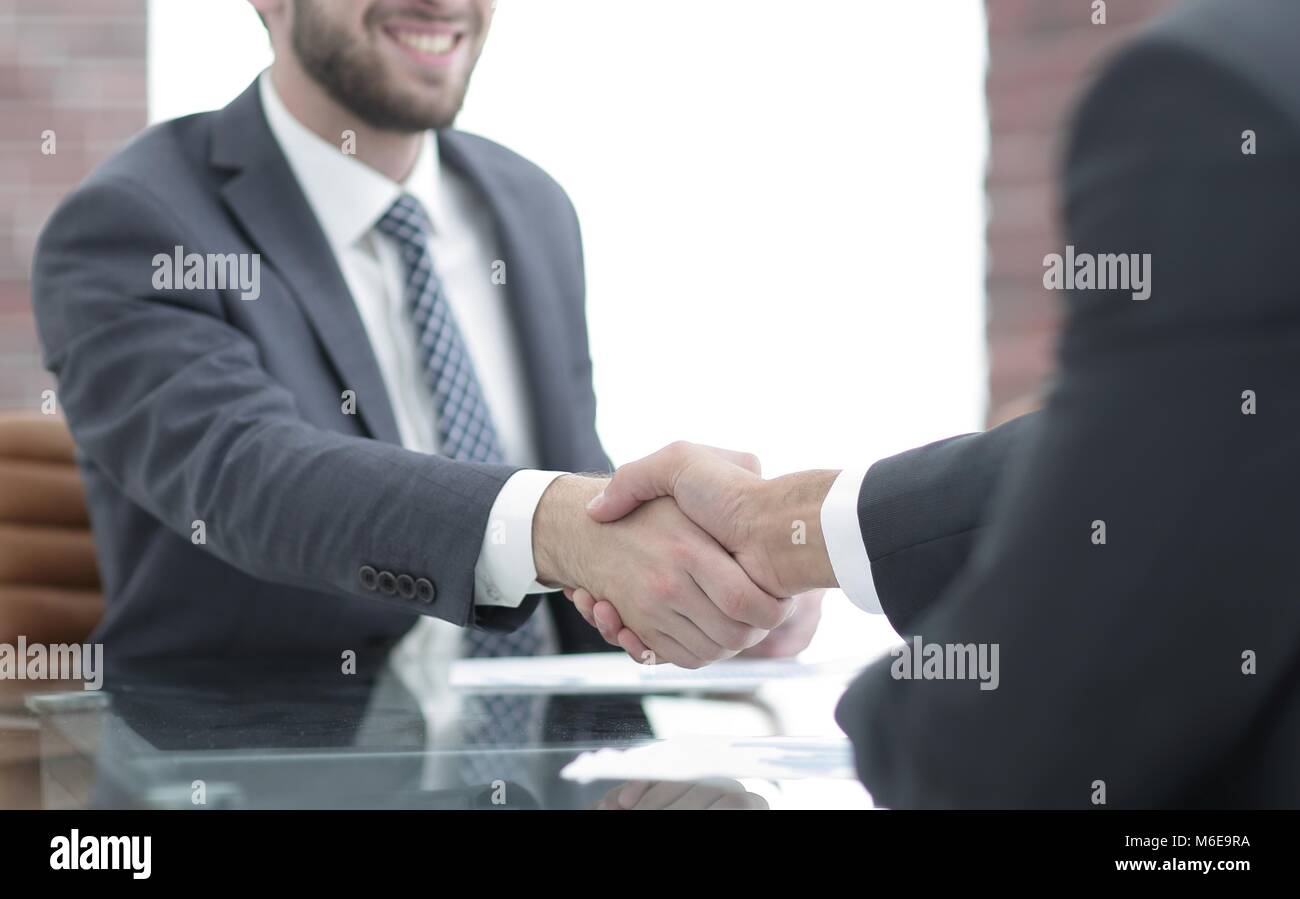 welcome and handshake business partners Stock Photo - Alamy