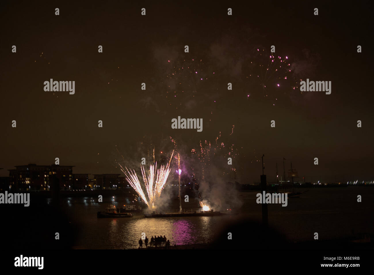 Fireworks spectators hi-res stock photography and images - Alamy