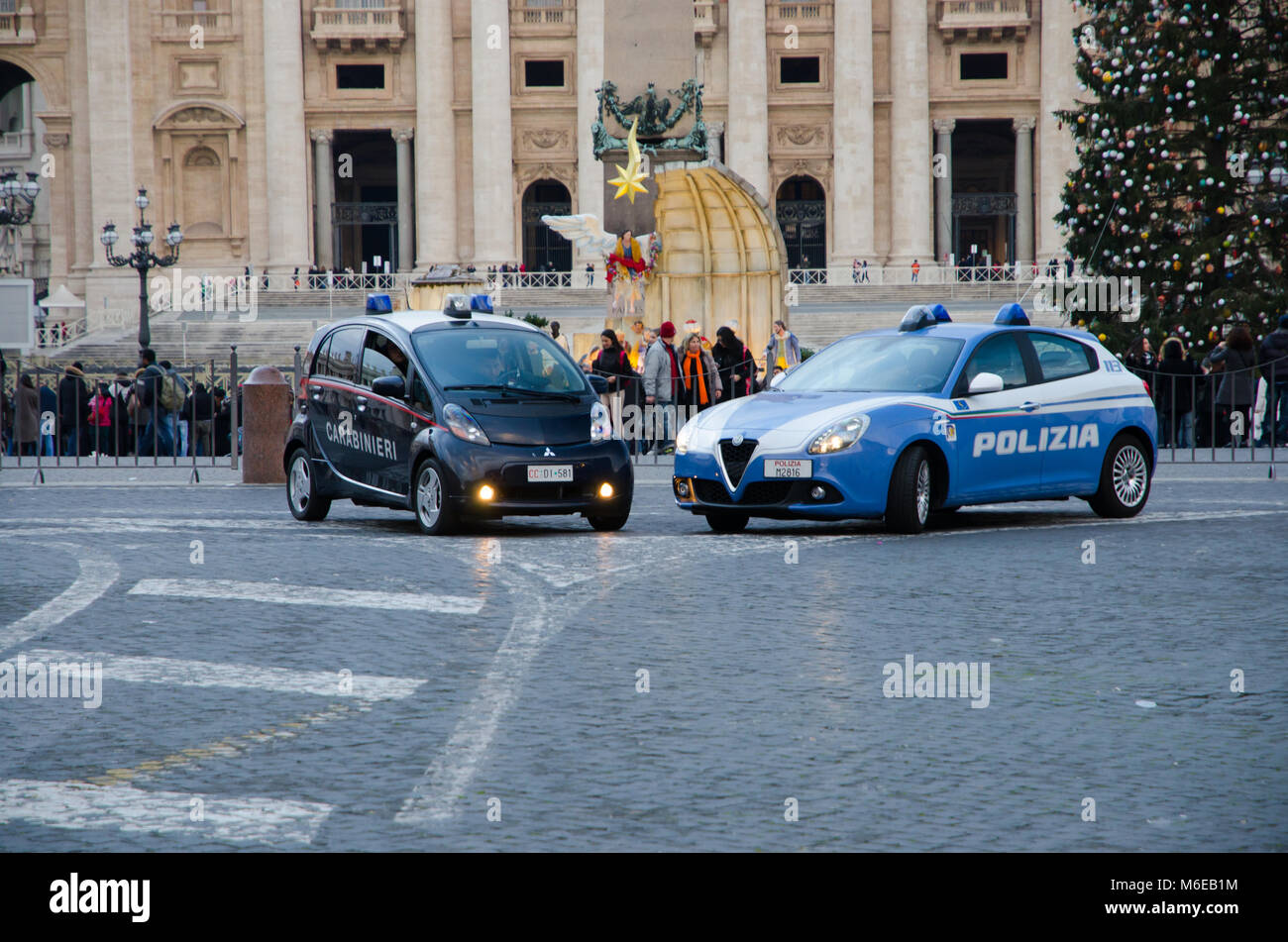 Carabinieri police in rome italy hi-res stock photography and images ...