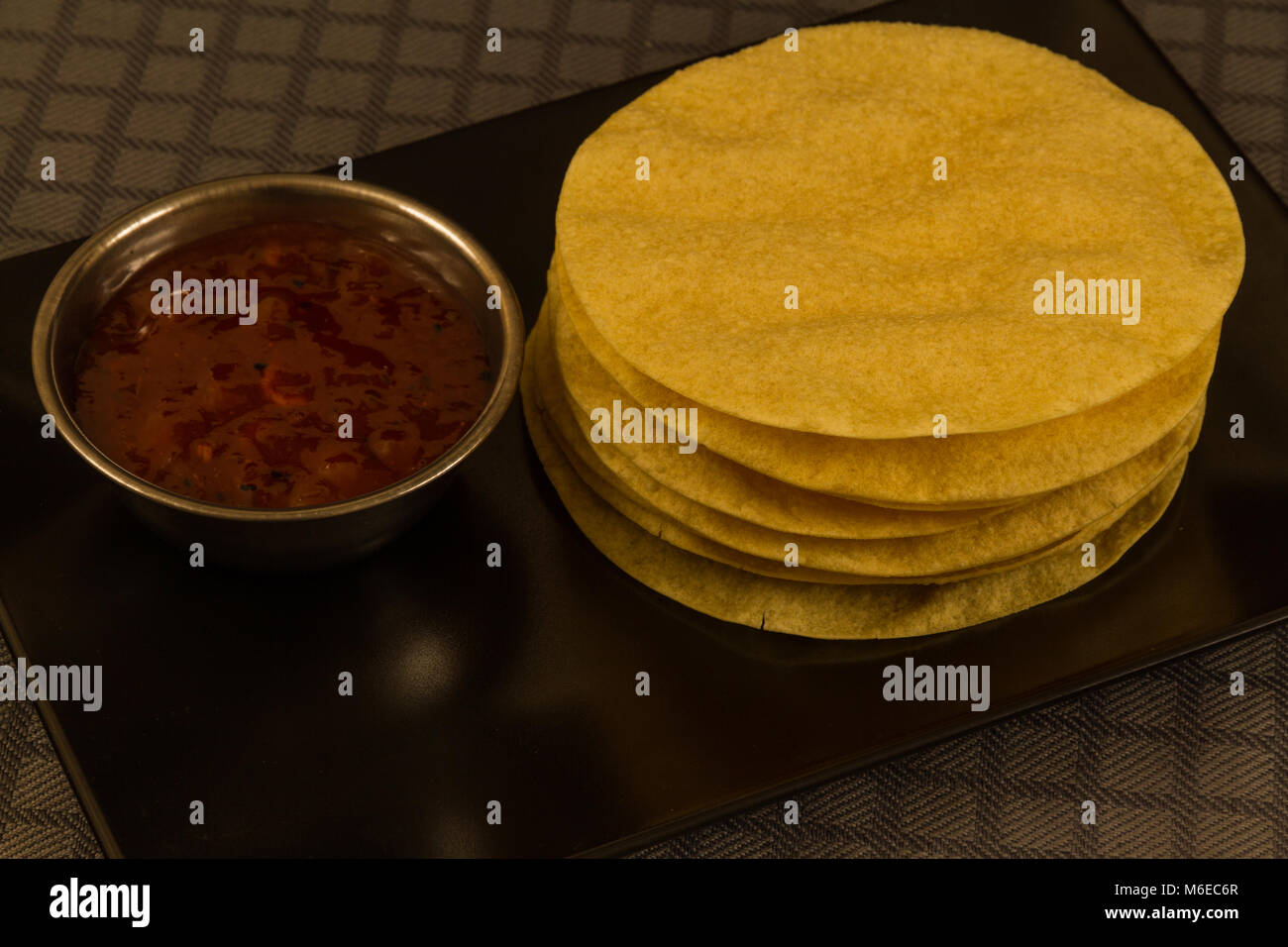 Popadom hi-res stock photography and images - Alamy