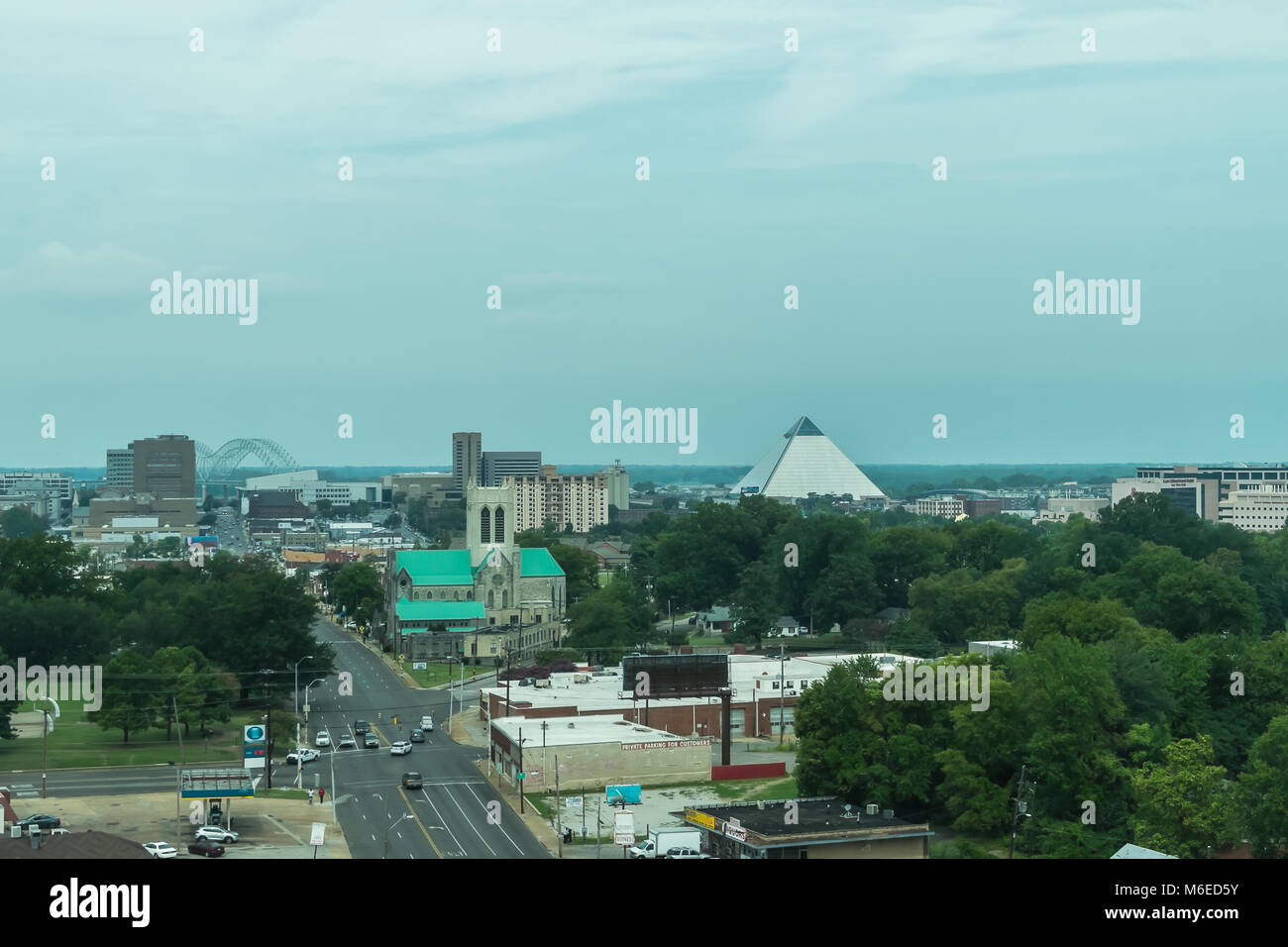Memphis pyramid river hi-res stock photography and images - Alamy