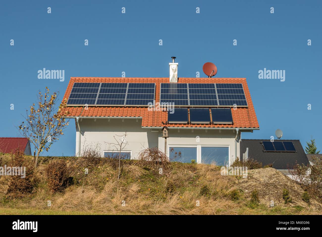 Modern single house with garden Stock Photo - Alamy
