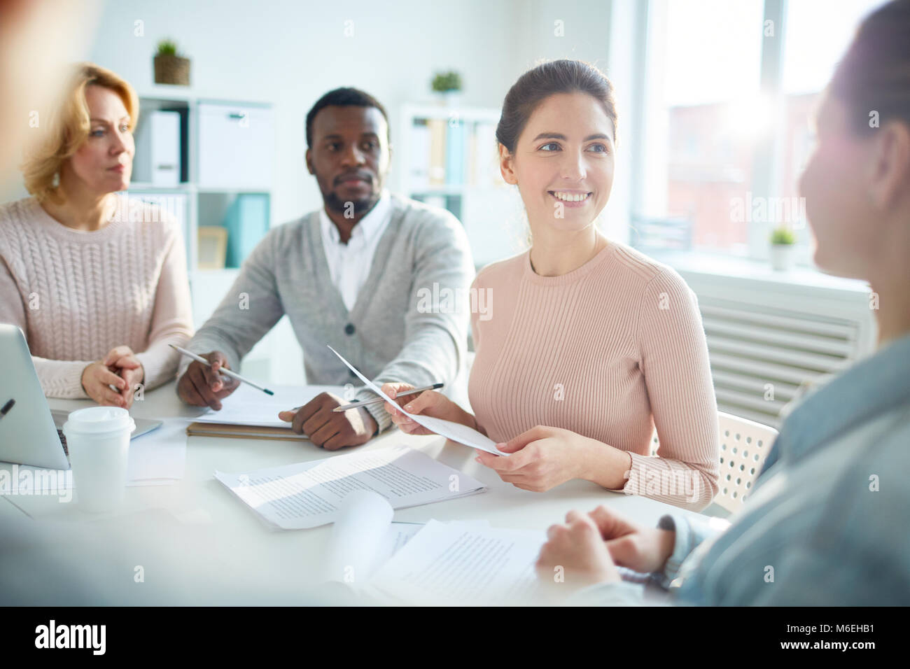 Moment of discussion hi-res stock photography and images - Alamy