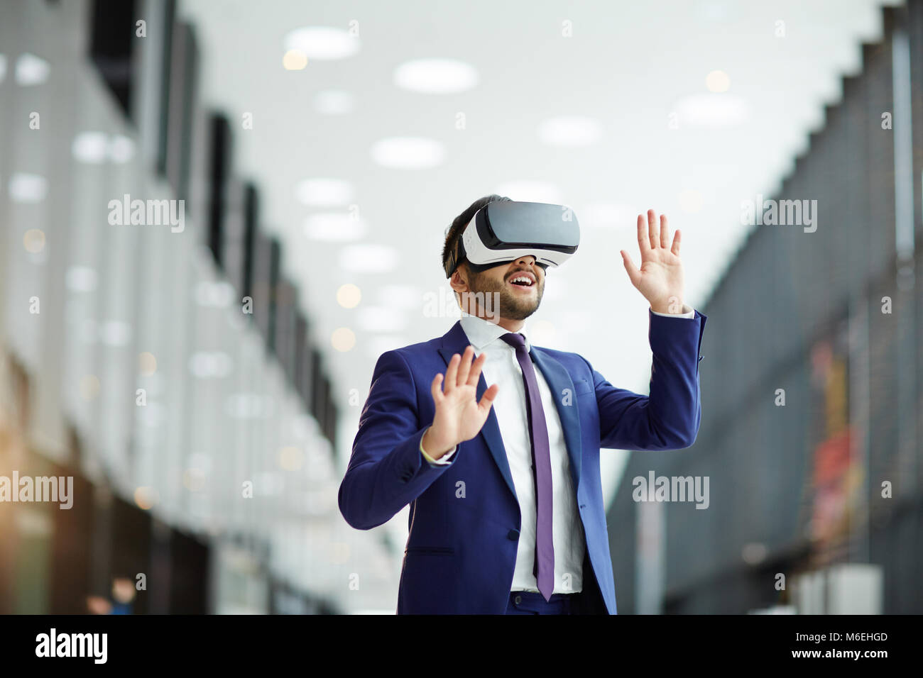 Presentation man suit hi-res stock photography and images - Alamy