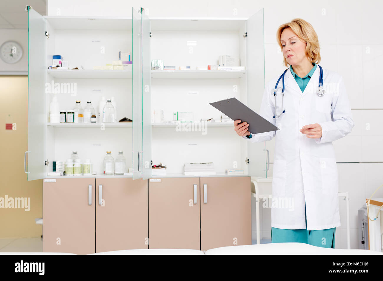 Pharmacy profession hi-res stock photography and images - Alamy
