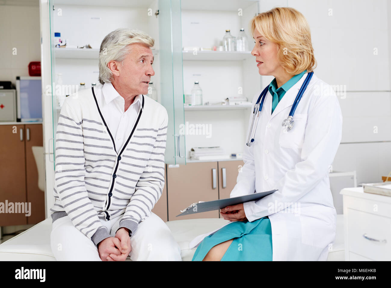 Patient and doctor Stock Photo - Alamy
