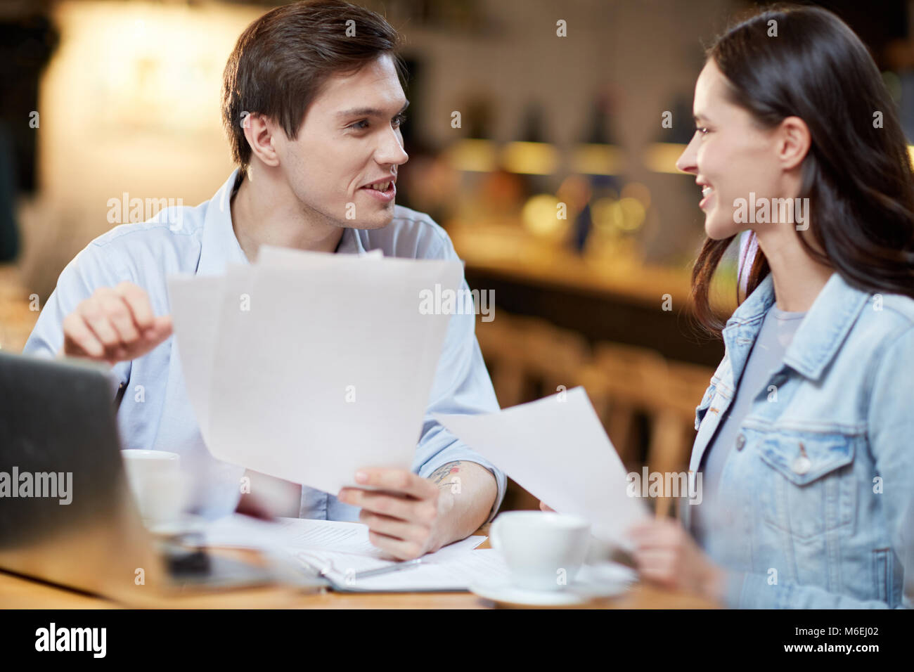 Woman employee paper plans hi-res stock photography and images - Alamy