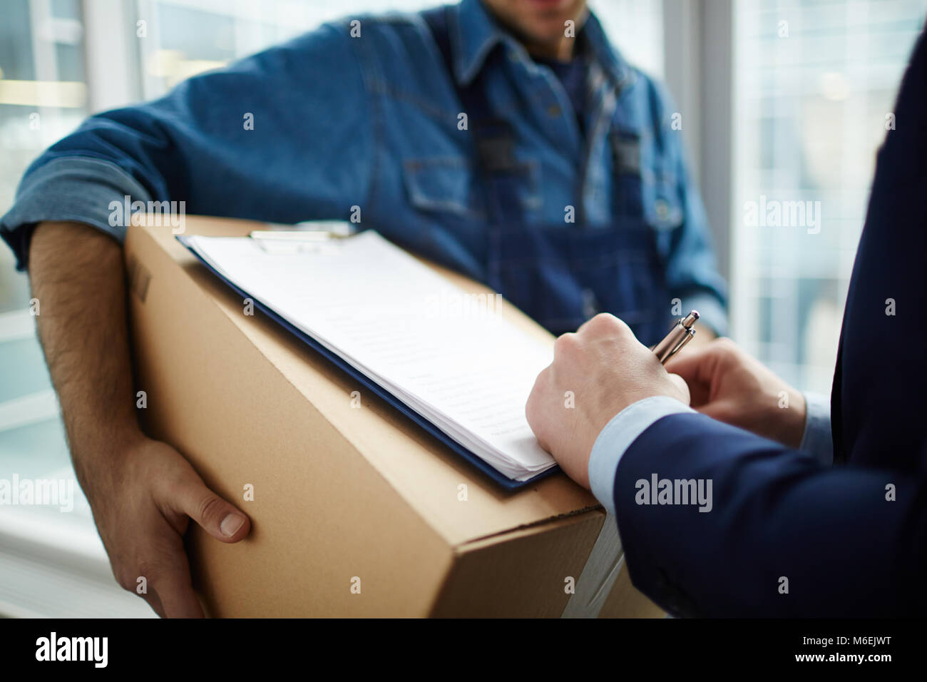 Signing delivery document Stock Photo - Alamy