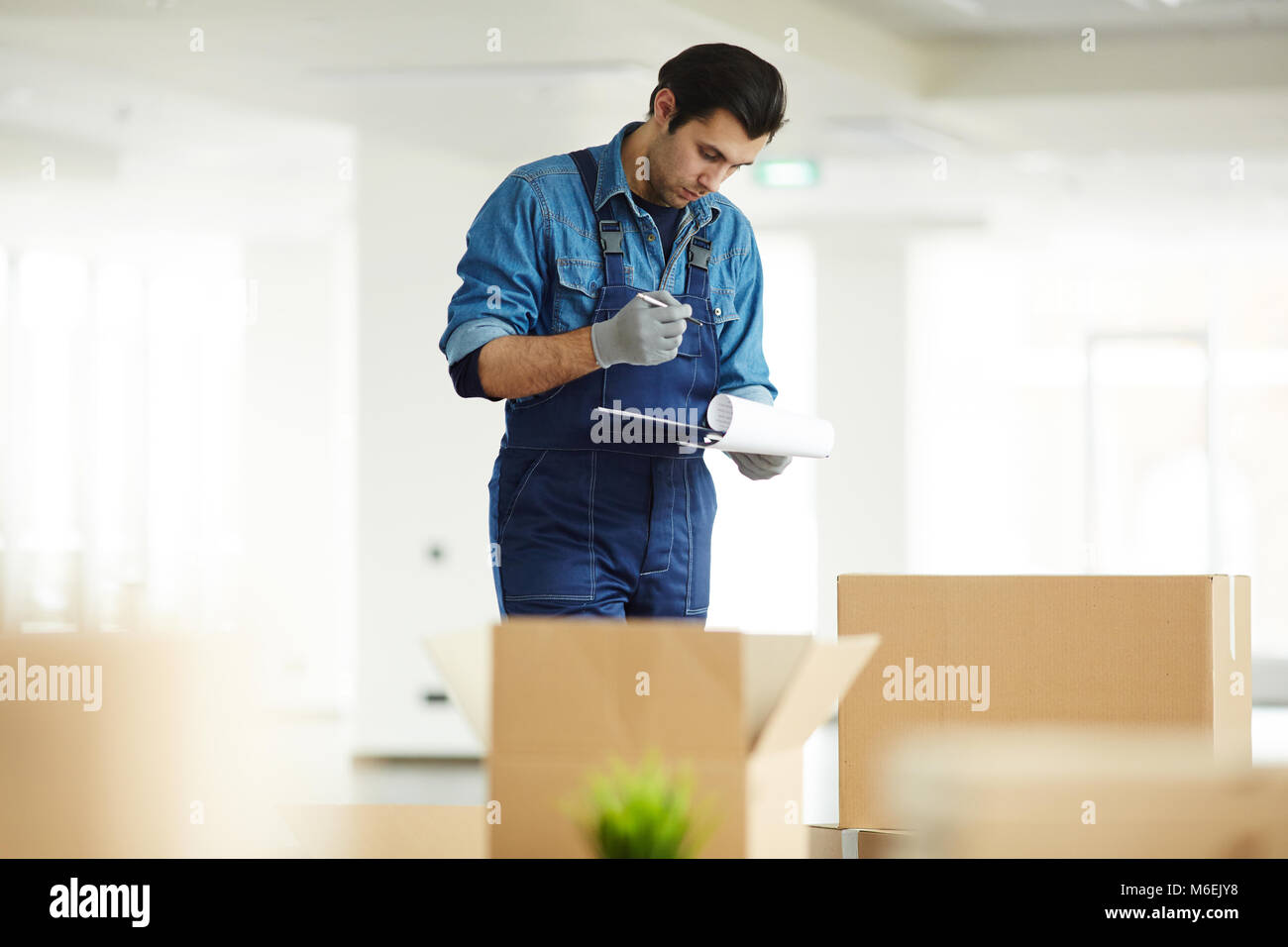 Office worker loading document hi-res stock photography and images - Alamy
