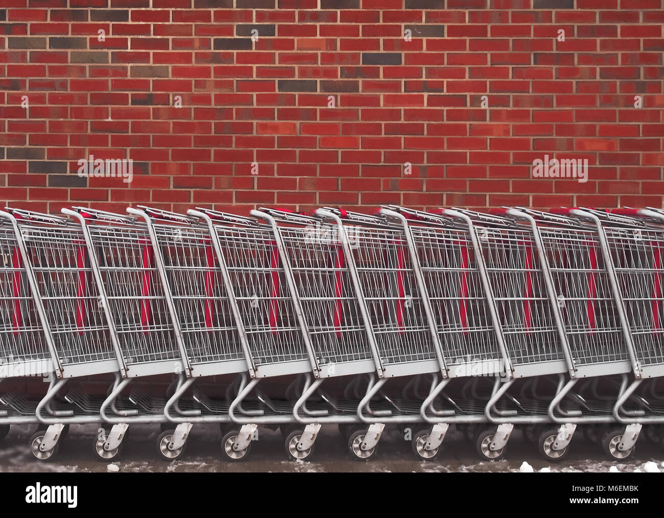 Empty grocery shopping carts hi-res stock photography and images - Alamy