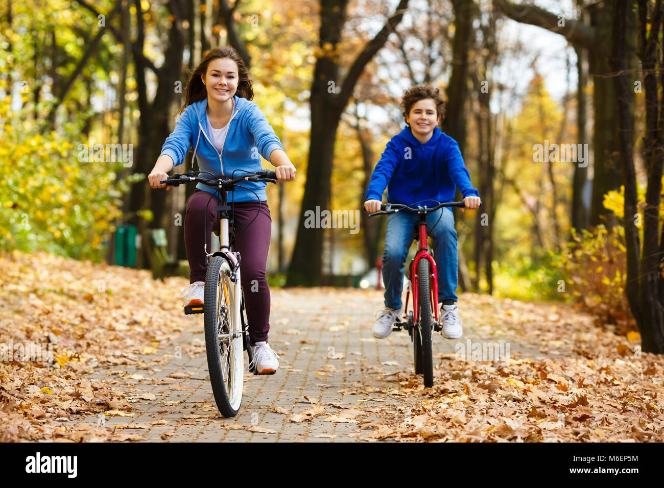 Children riding bikes hi-res stock photography and images - Alamy