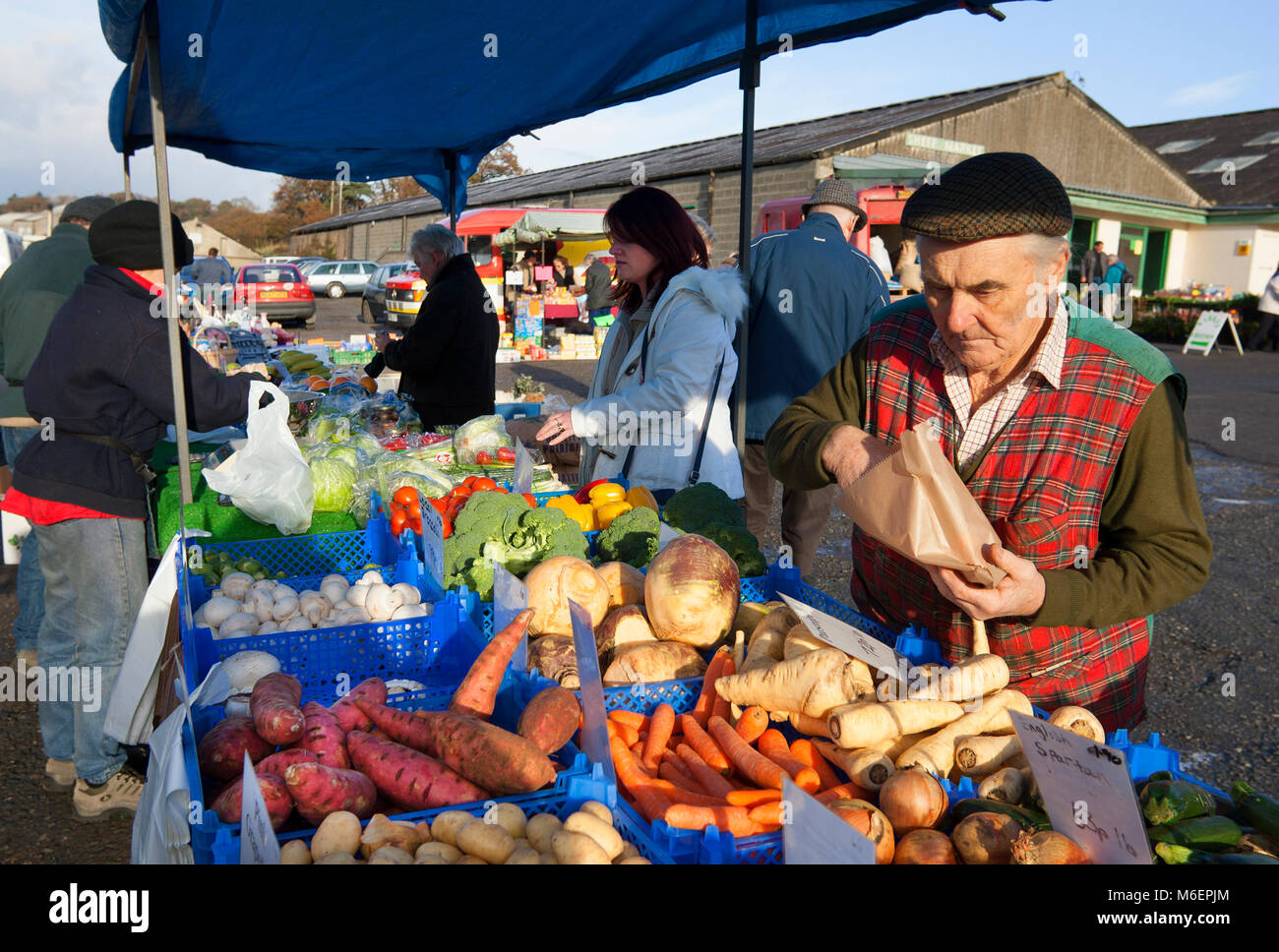 Hatherleigh farmers' market, Devon, UK Stock Photo - Alamy