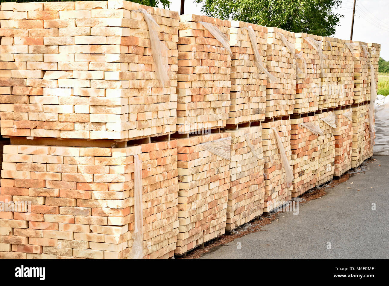 Several pallets with concrete brick stacked on top of each other in ...