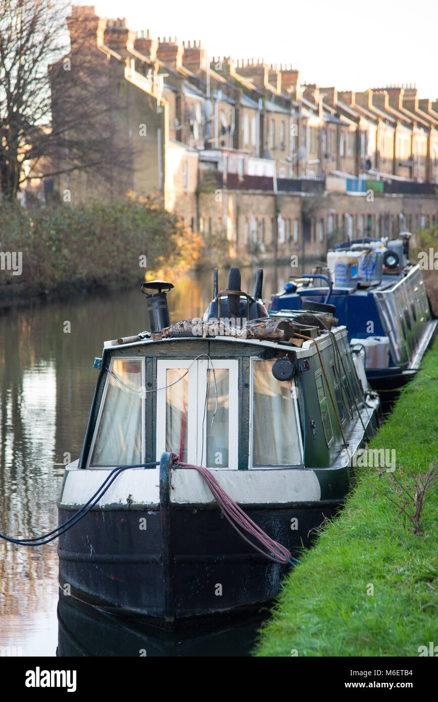 Birds boats grand union hi-res stock photography and images - Alamy