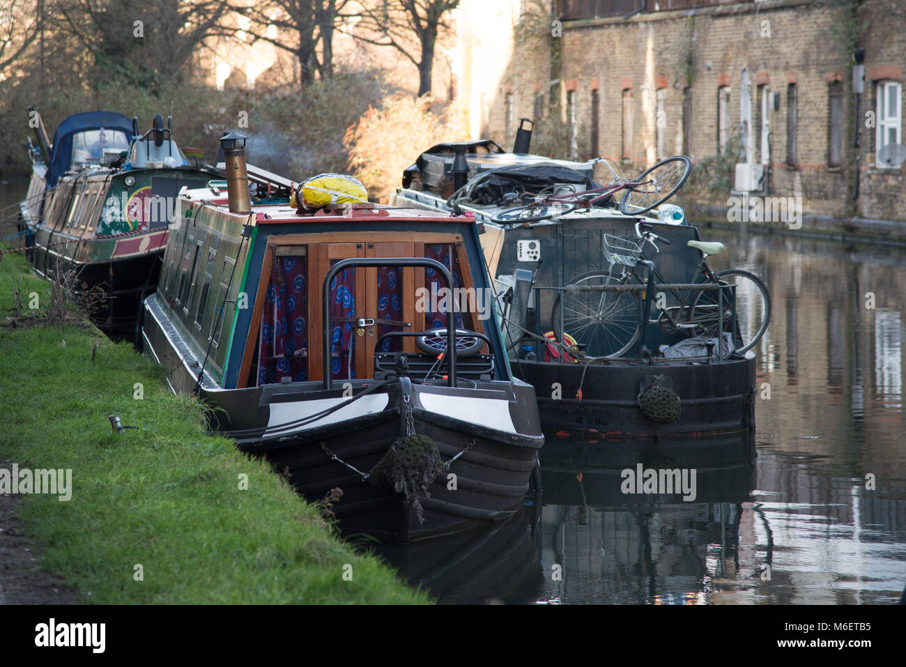 Boats anchored grand canal hi-res stock photography and images - Alamy