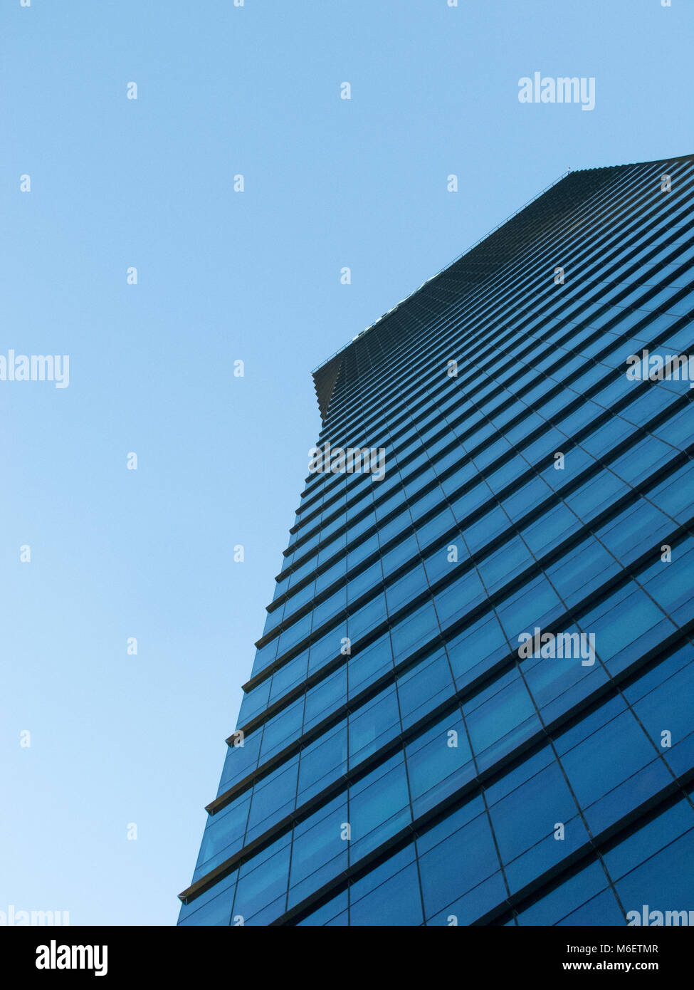 Curved skyscrapers hi-res stock photography and images - Alamy