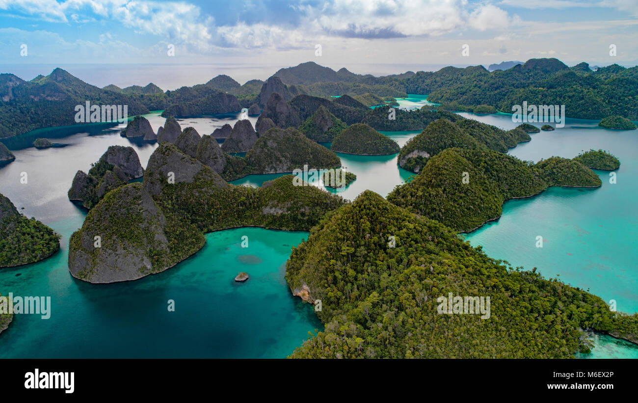 Indonesian Karst Paradise Stock Photo - Alamy
