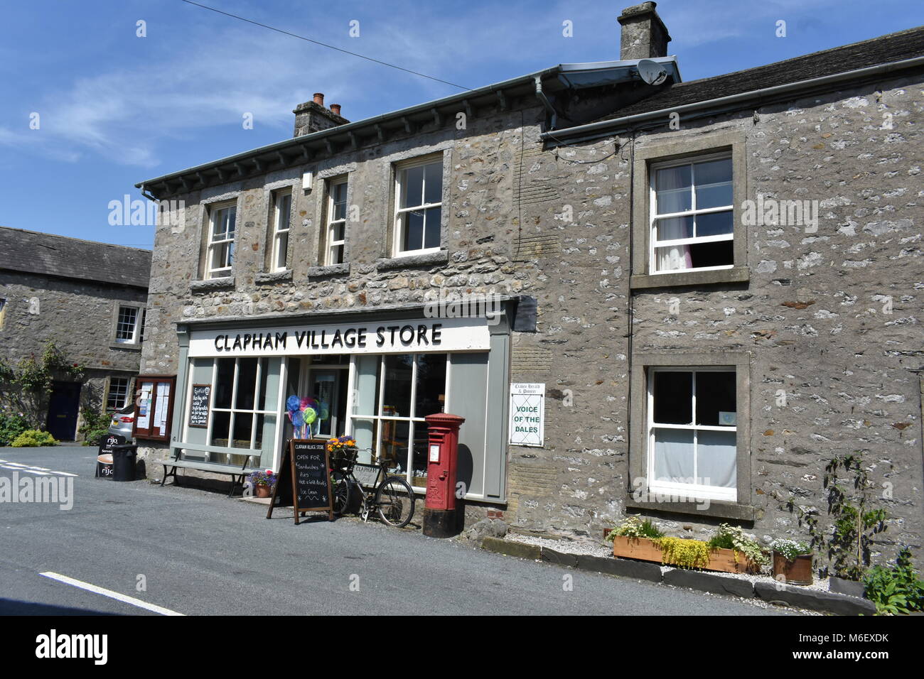 Village store at Clapham Stock Photo - Alamy