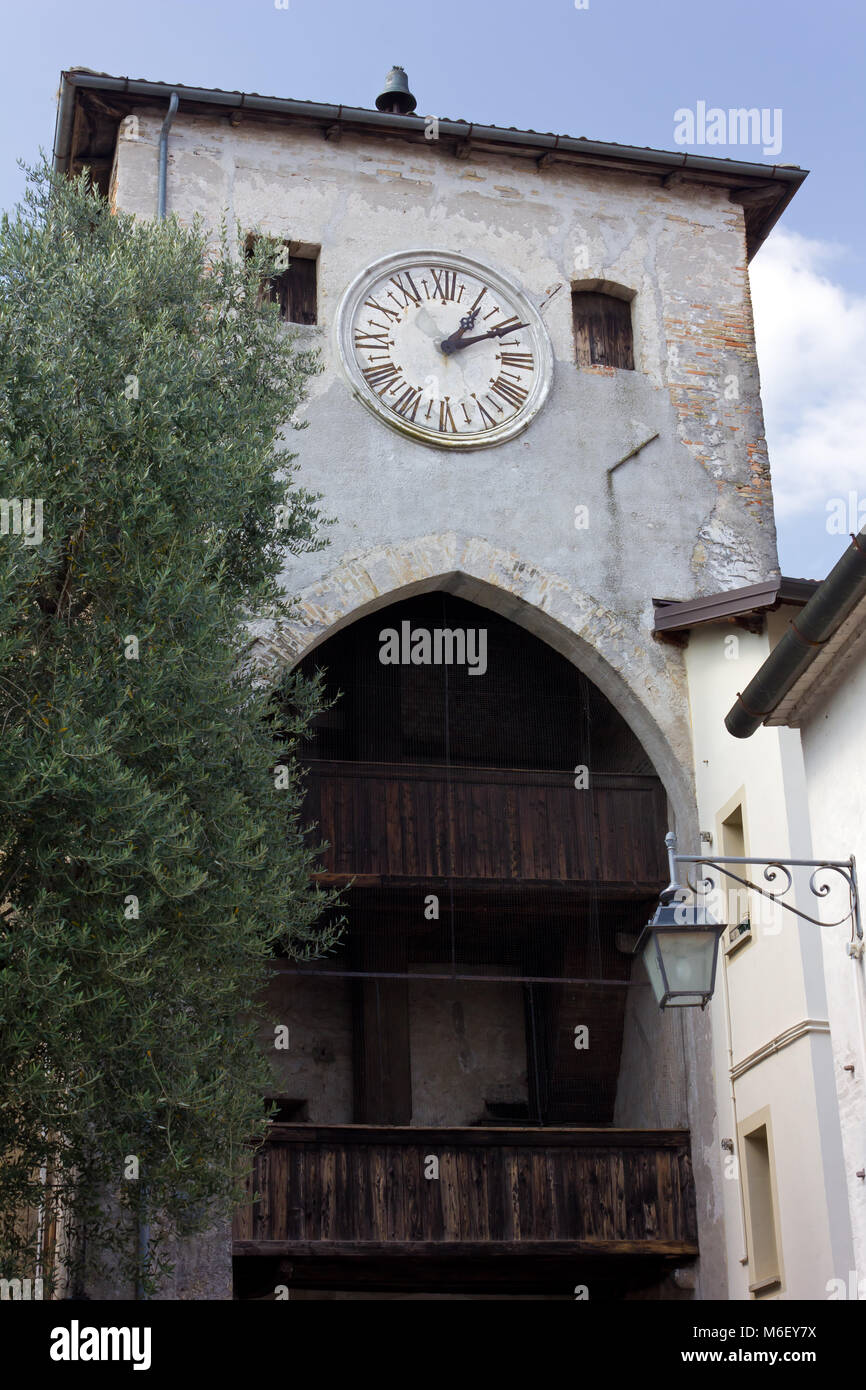 Ancient medieval gate in italy hi-res stock photography and images - Alamy