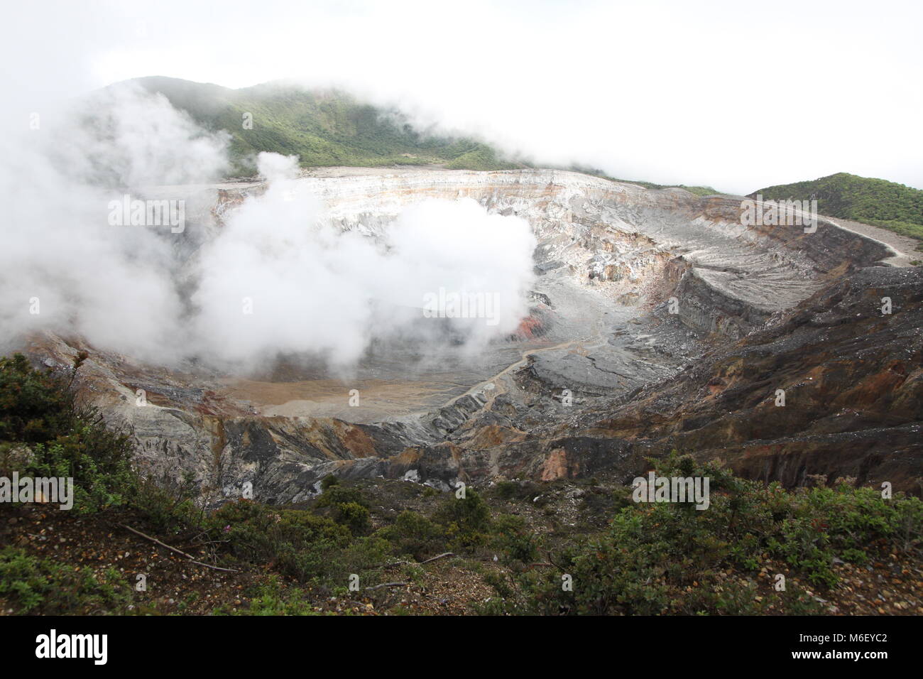 smoking vulcano in costa rica Stock Photo - Alamy
