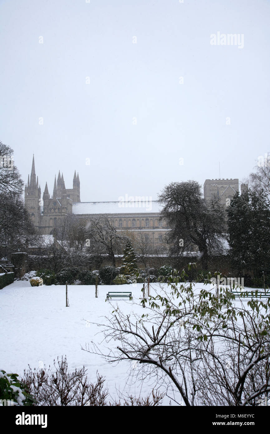 Cathedrals in snow winter snow over peterborough cathedral hi-res stock ...