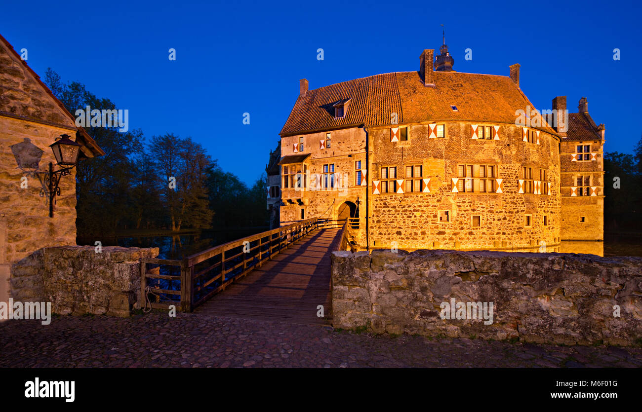 Medieval railing hi-res stock photography and images - Alamy