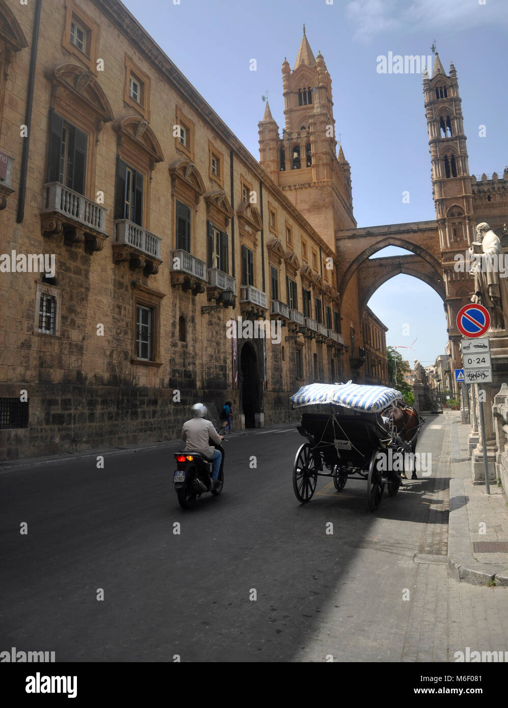 Palermo streets hi-res stock photography and images - Alamy