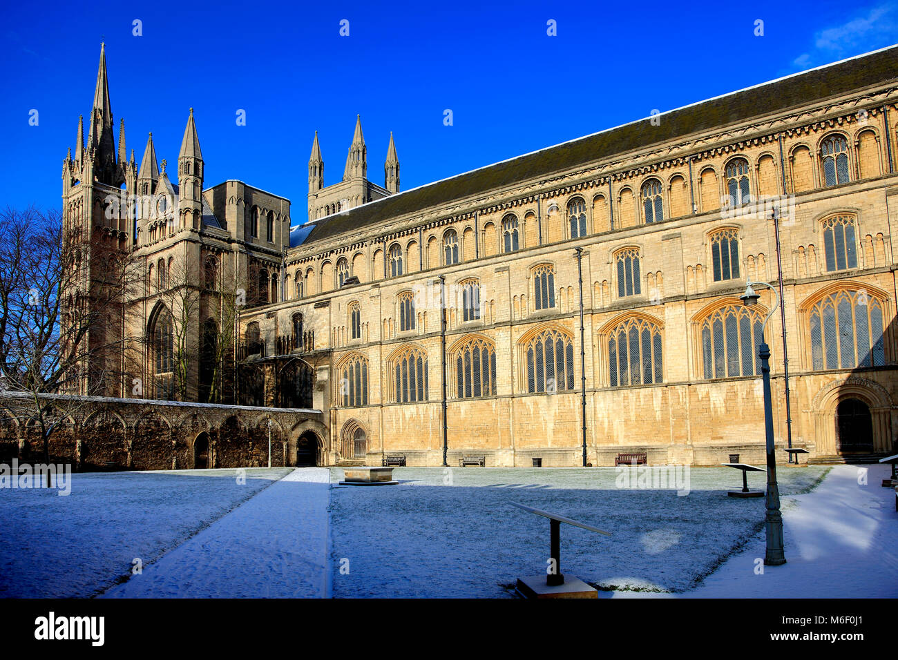 Cathedrals in snow winter snow over peterborough cathedral hi-res stock ...