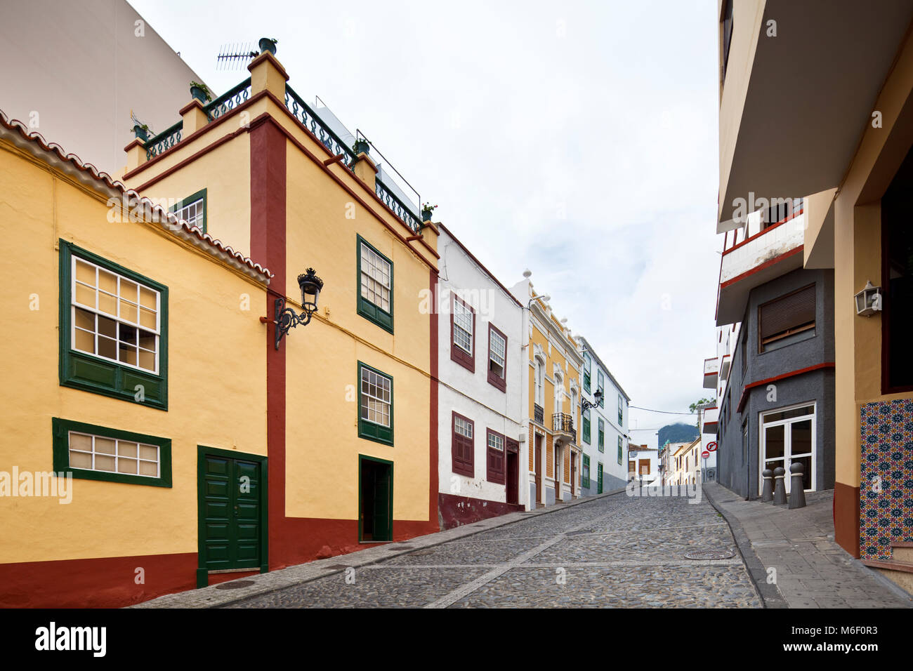 Main street in santa cruz hi-res stock photography and images - Alamy
