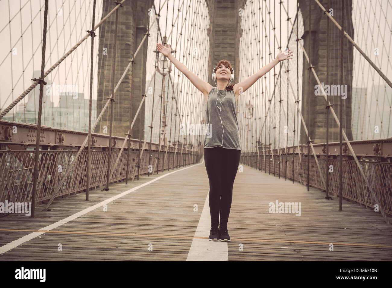 Woman bridge exercise hi-res stock photography and images - Alamy
