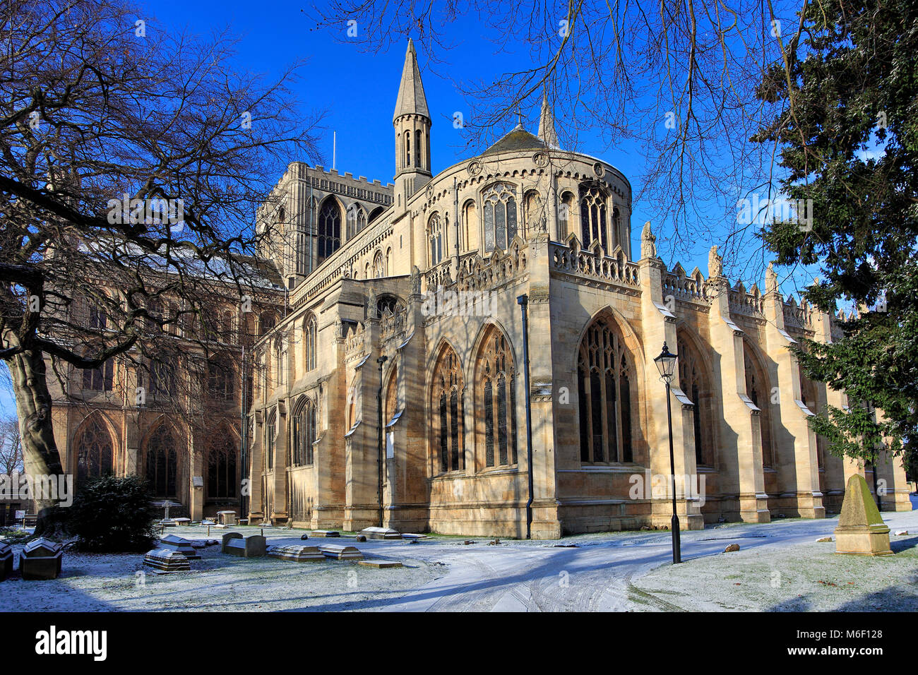Cathedrals in snow winter snow over peterborough cathedral hi-res stock ...