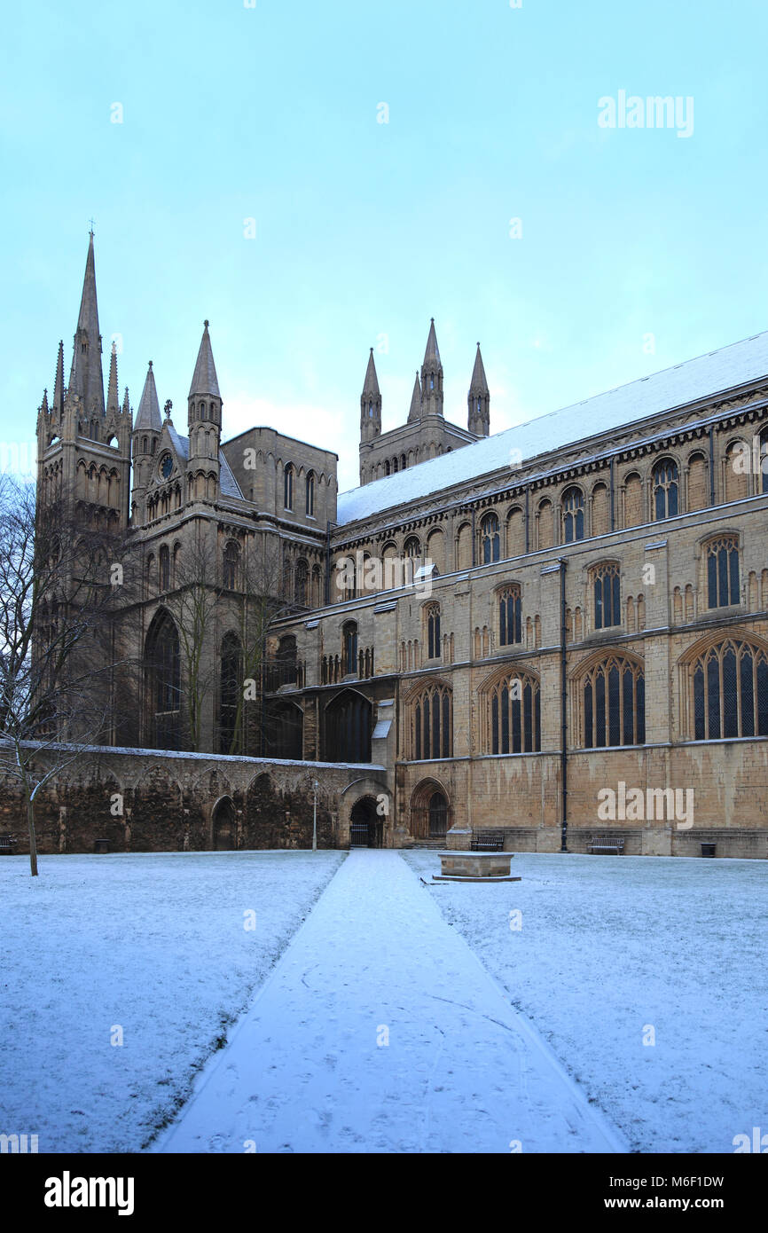 Cathedrals in snow winter snow over peterborough cathedral hi-res stock ...