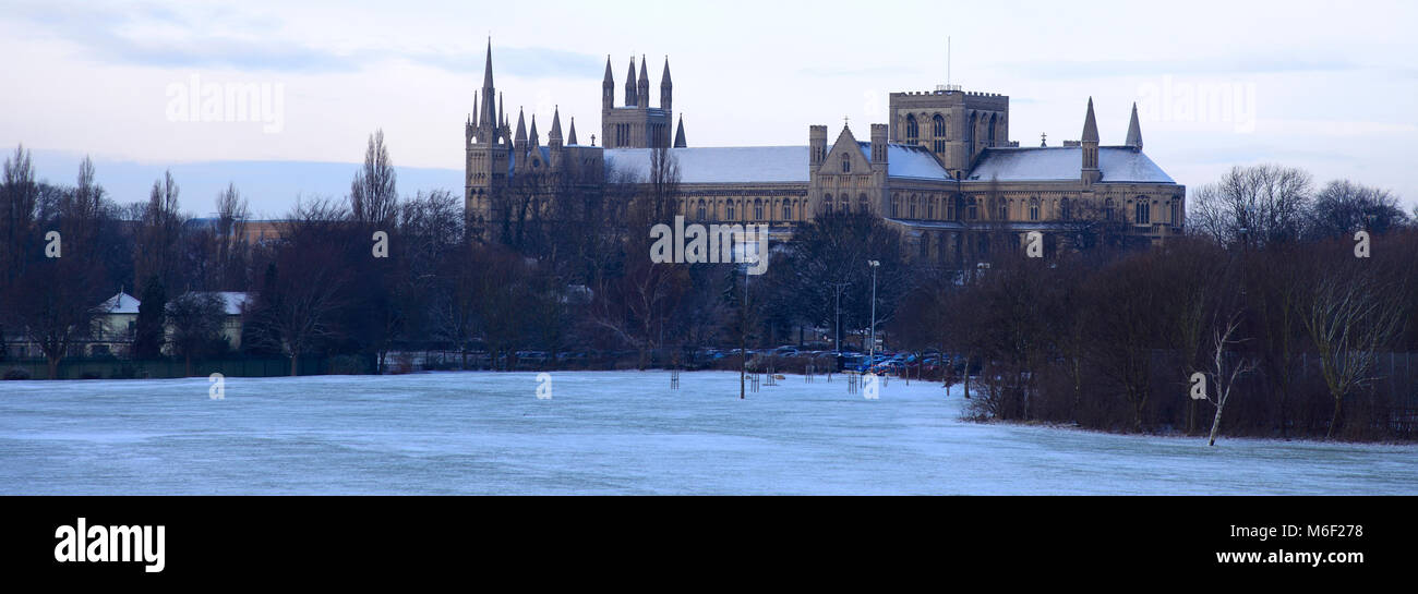 Cathedrals in snow winter snow over peterborough cathedral hi-res stock ...