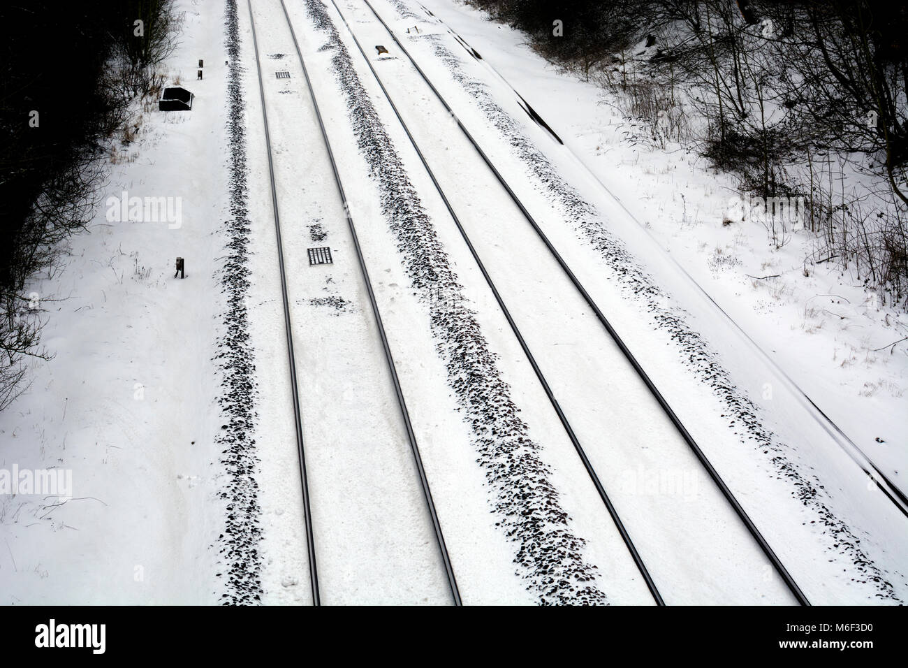 Snow covered railways hi-res stock photography and images - Alamy