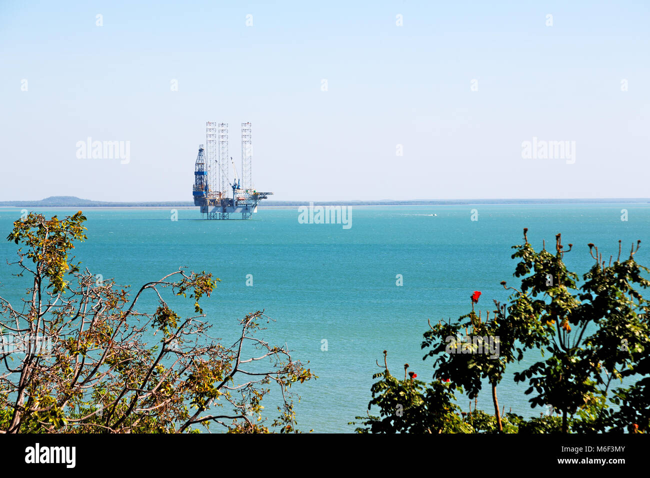 Offshore oil rig australia hi-res stock photography and images - Alamy