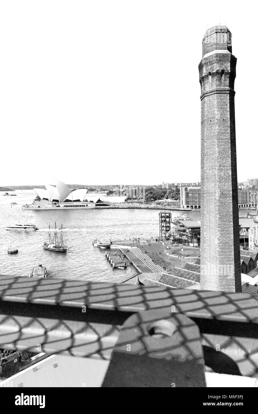 Sydney harbour opera house boat Black and White Stock Photos & Images ...