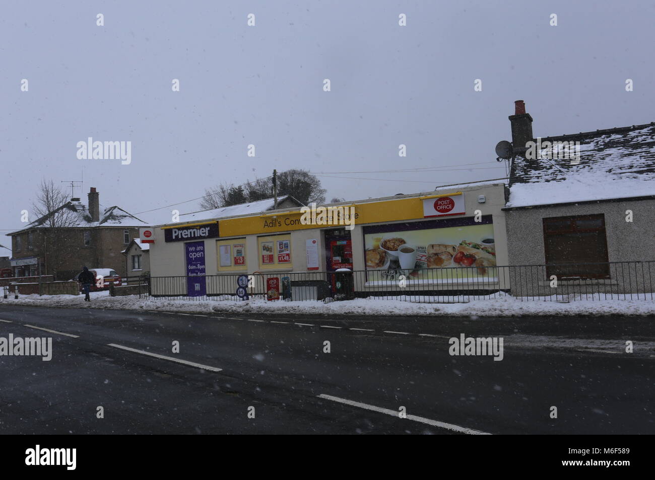 Winter village scene scotland hi-res stock photography and images - Alamy