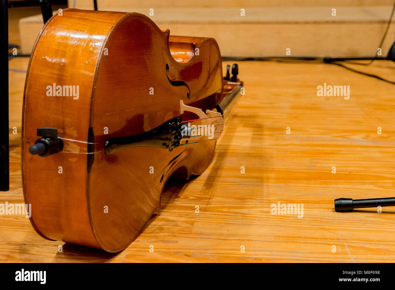 Cello front hi-res stock photography and images - Alamy