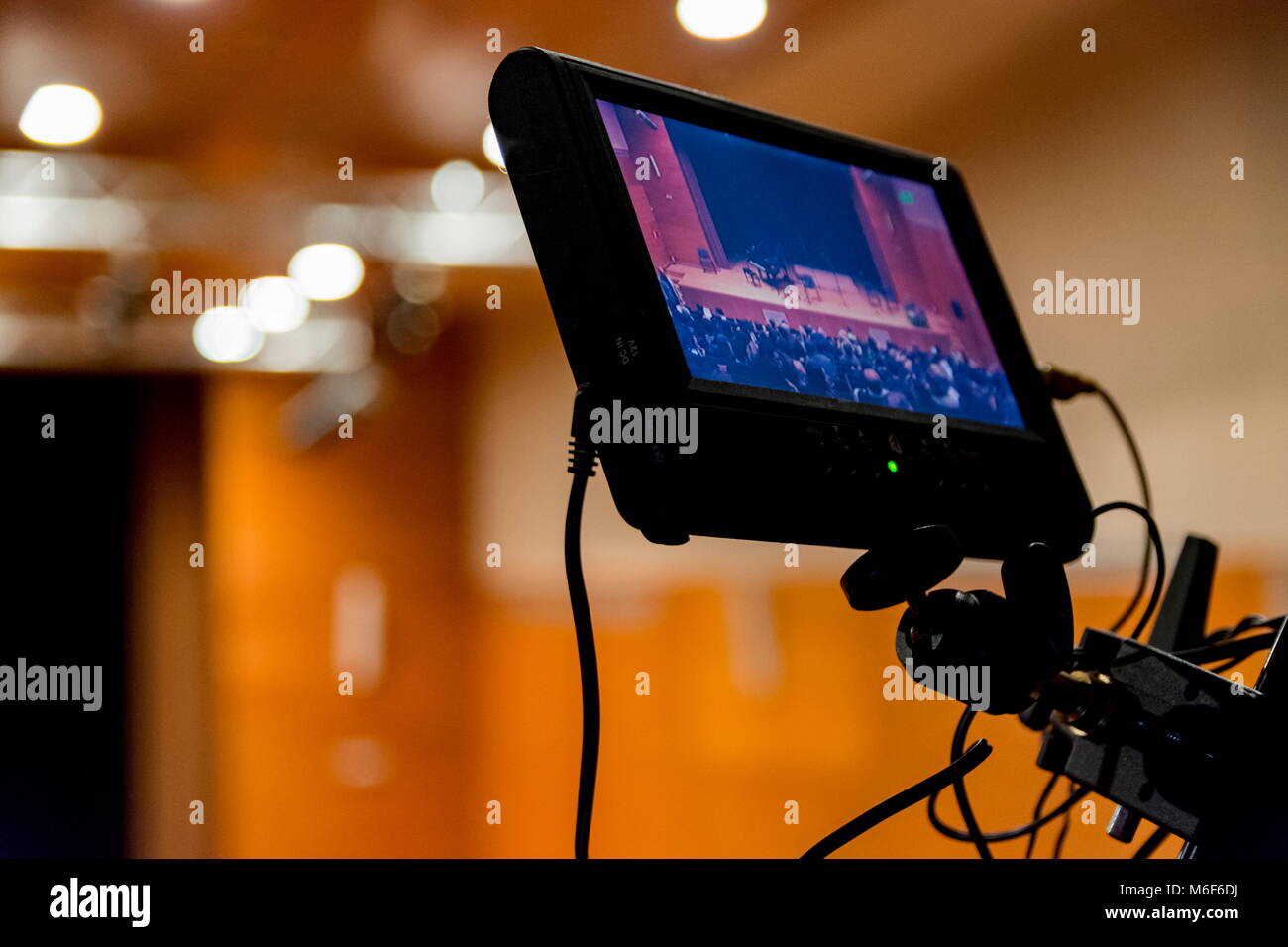 Shooting video tv program hi-res stock photography and images - Alamy
