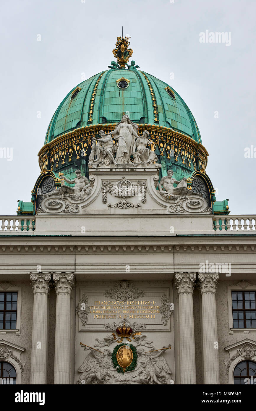Vienna statues hofburg palace hi-res stock photography and images - Alamy