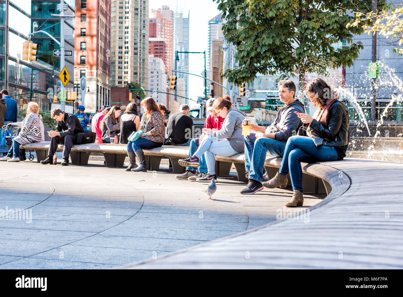 People sitting on benches eating hi-res stock photography and images ...