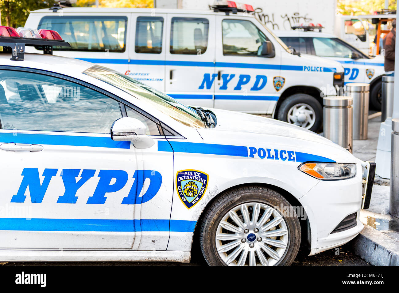 Nypd blue car hi-res stock photography and images - Alamy