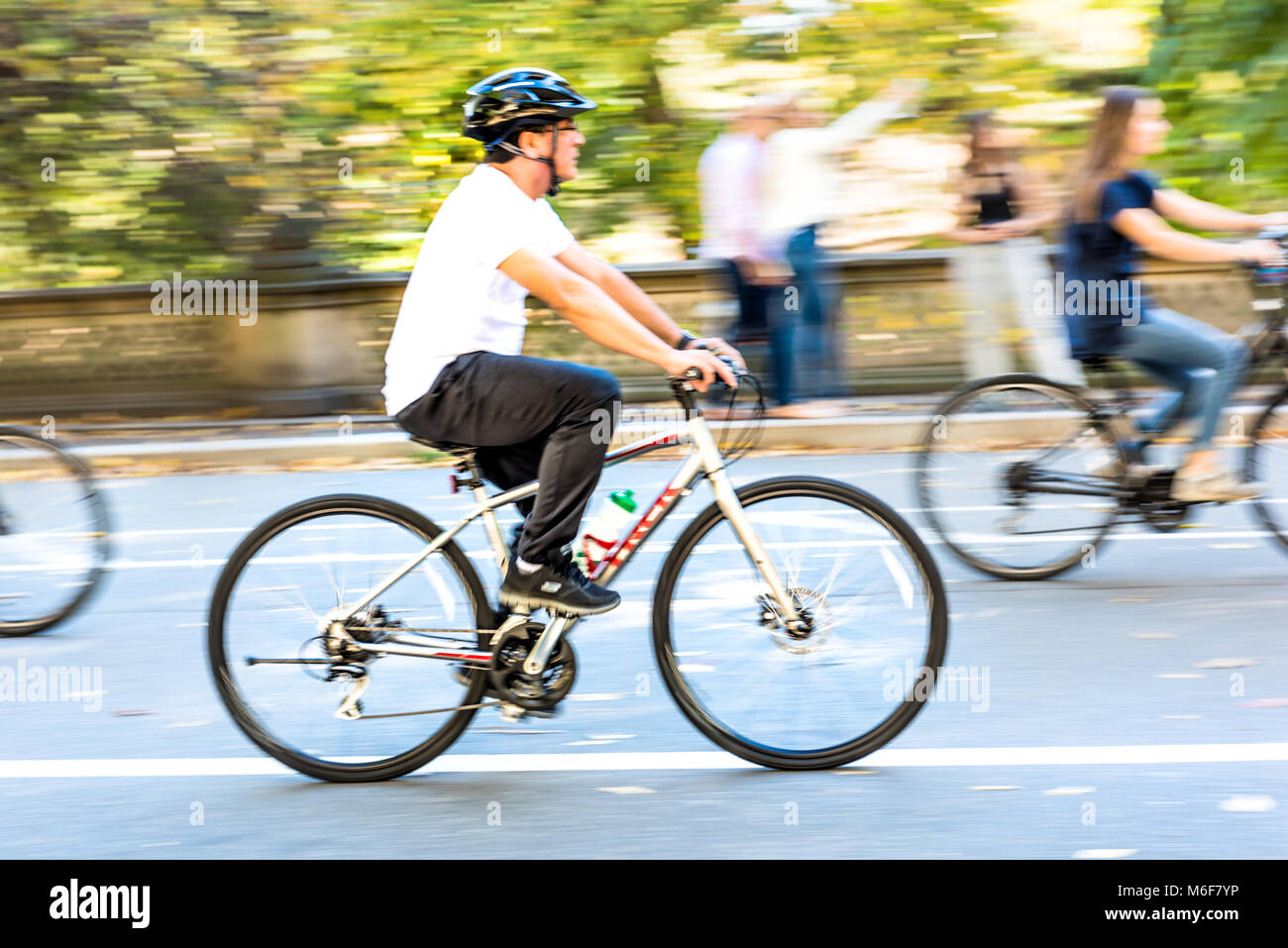 Biking new york city central park hi-res stock photography and images ...